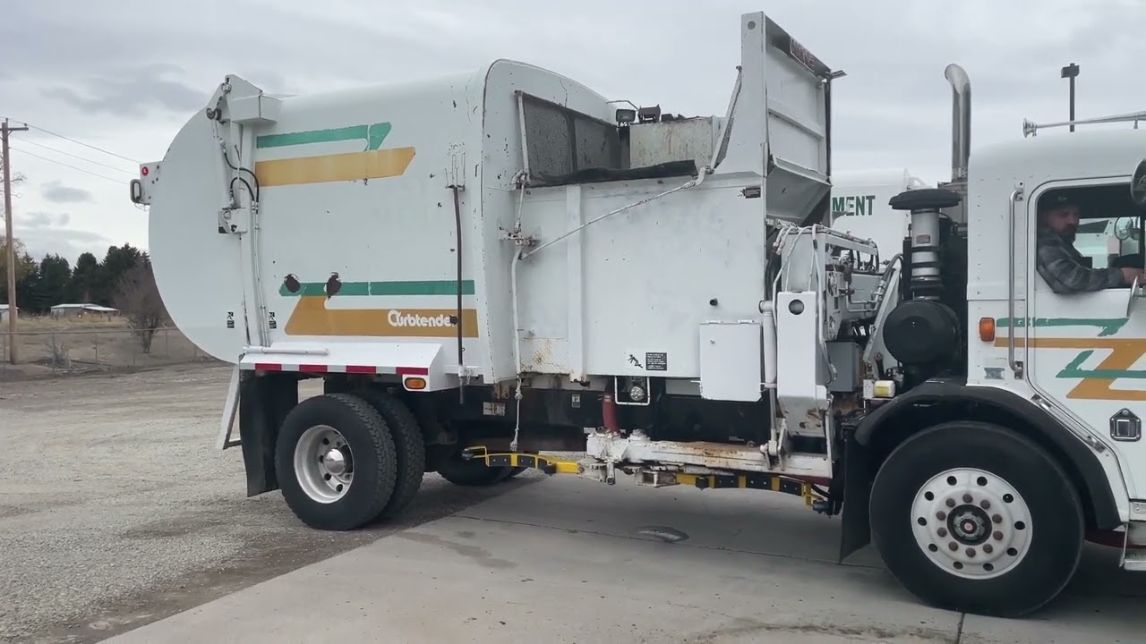 2002 PETERBILT 320 For Sale