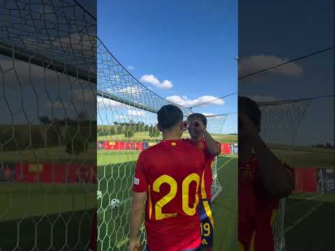 Pedri showing Lamine Yamal new places at his first Euro 🔙⚽️🏆 #lamineyamal #footballshorts #football