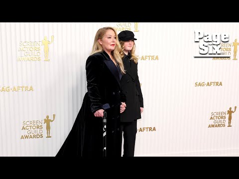 Christina Applegate carries ‘FU MS’ cane on SAG Awards 2023 red carpet | Page Six