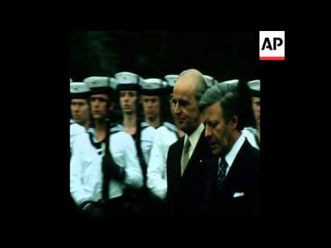 SYND 16 5 75 GREED PRIME MINISTER KARAMANLIS MEETS GERMAN CHANCELLOR SCHMIDT