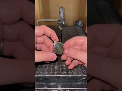 Cutting Labradorite! #60secondcuts #labradorite #teamrockit