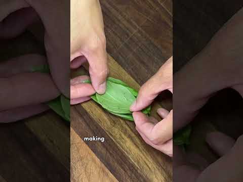 How to Cut Basil - 2 Easy Methods for Fresh and Flavorful Dishes