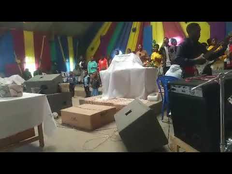 Dore indirimbo nziza igezweho na choral izi kuramya neza Azatuyobora _Choral louange