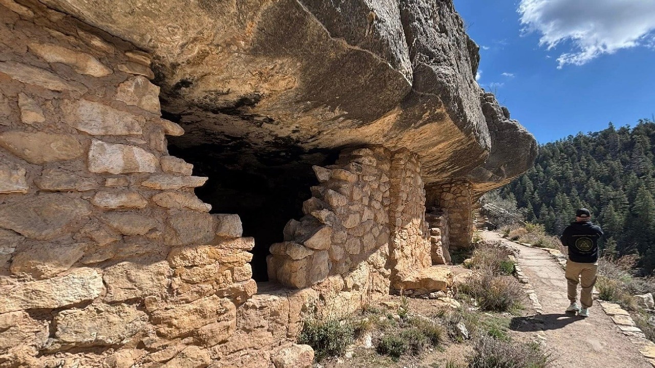 Walnut Canyon National Monument Arizona: The Island Trail - Walking Through Ancient Cliff Dwellings