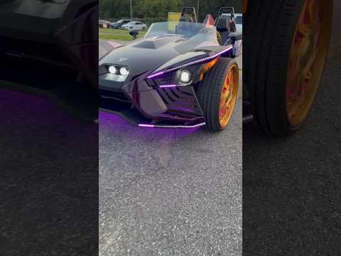 #slingshot on gold Rucci wheels #bikelife #pressureseason #bigrims