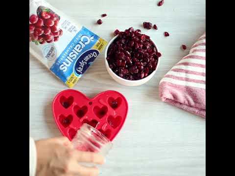 Cubitos de hielo en forma de corazón con todo el sabor de Craisins® Dried Cranberries