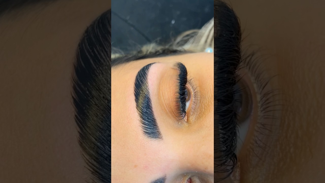 Brow lamination em cliente com micropigmentação+aplicação de henna #browlamination #sobrancelhas