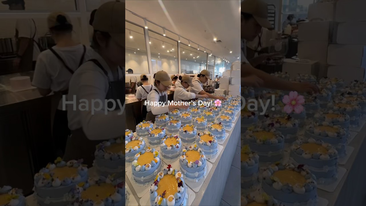 To all the incredible Mums out there! ❤️🌸Happy Mother’s Day!! 😘#cake #cakedecorating #mothersday