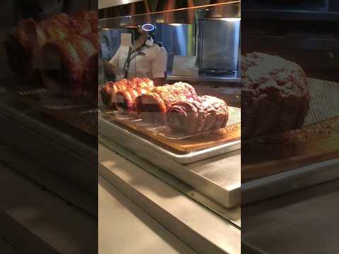 first time to try the Manilachon! #lechon #first #pork #yummy #famousfood