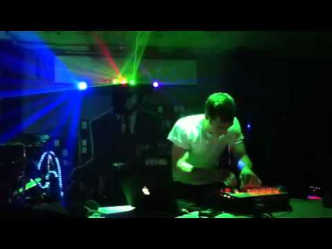 WW0 live @ Papa Pete's for Get BASS-ted