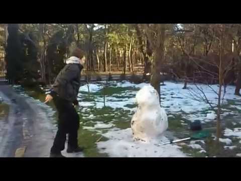 Steam Community :: Video :: Kung Fu Fighting with snowman!