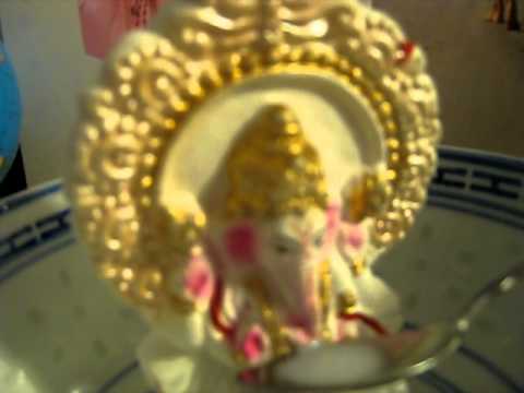 Ganesha drinking milk in India explanation | Hinduismglance's Blog