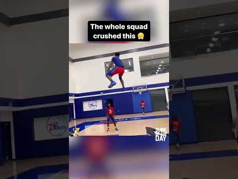 The greatest dunk happened at Halftime π€―