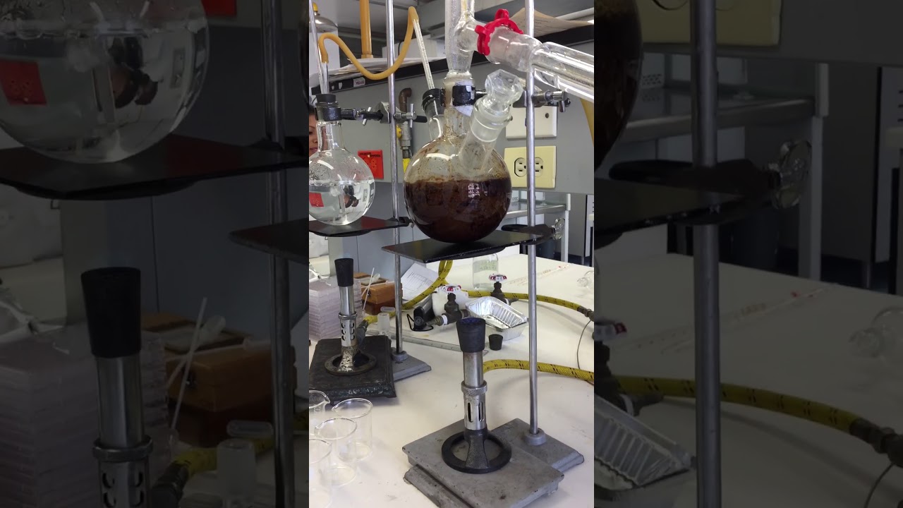 Arrastre por vapor: aceites esenciales