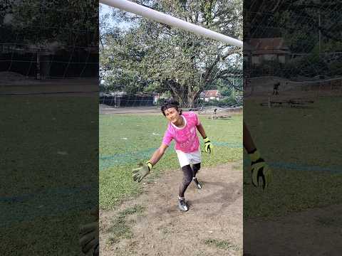 Goalkeeper training ❎&✅ #shorts #youtubeshorts #ytshorts #shortvideo #football #goalkeeper #skills