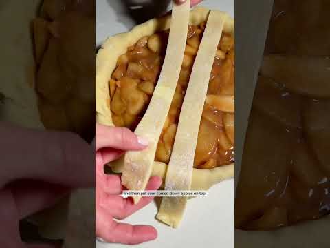 Cinnamon Apple Pie à la Mode