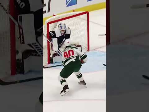 Eriksson Ek between-the-leg dish 🤯