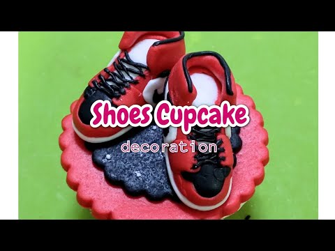 Tiny shoes fondant art for cupcake topper by @graciecakeshmd#fondantart#birthdaycake