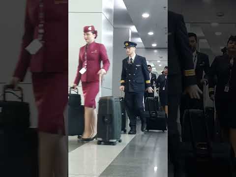 PILOT/ CABIN CREW ON QATAR AIRWAYS #cabincrew #flightattendant #qatarairways #youtubeshorts #gatchie
