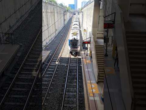 #trainspotting 馃憗 馃挋馃 MRT-3 Ayala #train #philippines #shorts