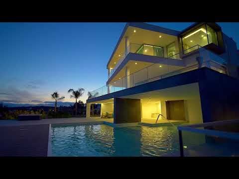 Inside an Architect-Designed Modern Ocean View House in Algarve, Portugal