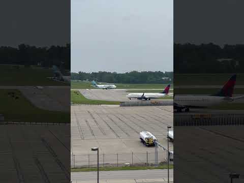 CVG Airport planespotting! #shorts