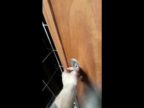 PUERTA CORREDIZA CON CERRADURA
