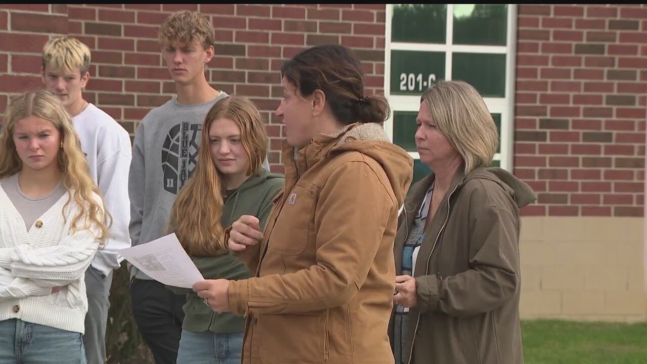 Local students promote seat-belt safety with quick click challenge