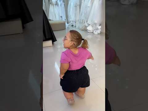 Prova dos vestidos de 15 anos da Maria Clara - Clau Santana e MC Divertida #shorts
