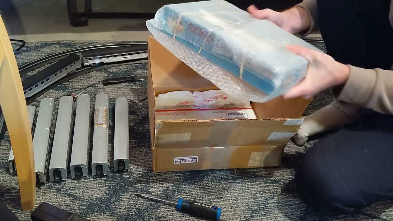 Unboxing of my brand new old stock Proto 2000 SD60 Union Pacific.