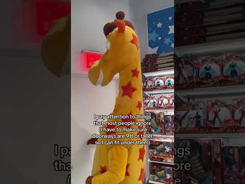 Giraffe things. 🦒🤷 #toysrus #geoffrey #toysrusisback