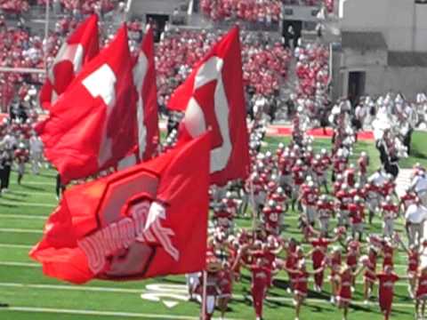 Ohio University’s Rufus Bobcat Tackles Ohio State’s Brutus Buckeye ...