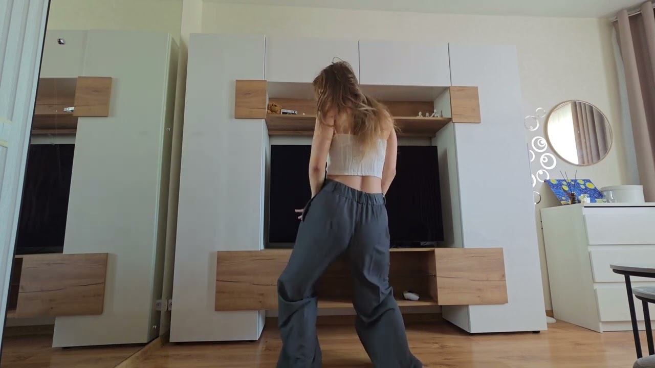 Juliakul - gray houl dance twerk