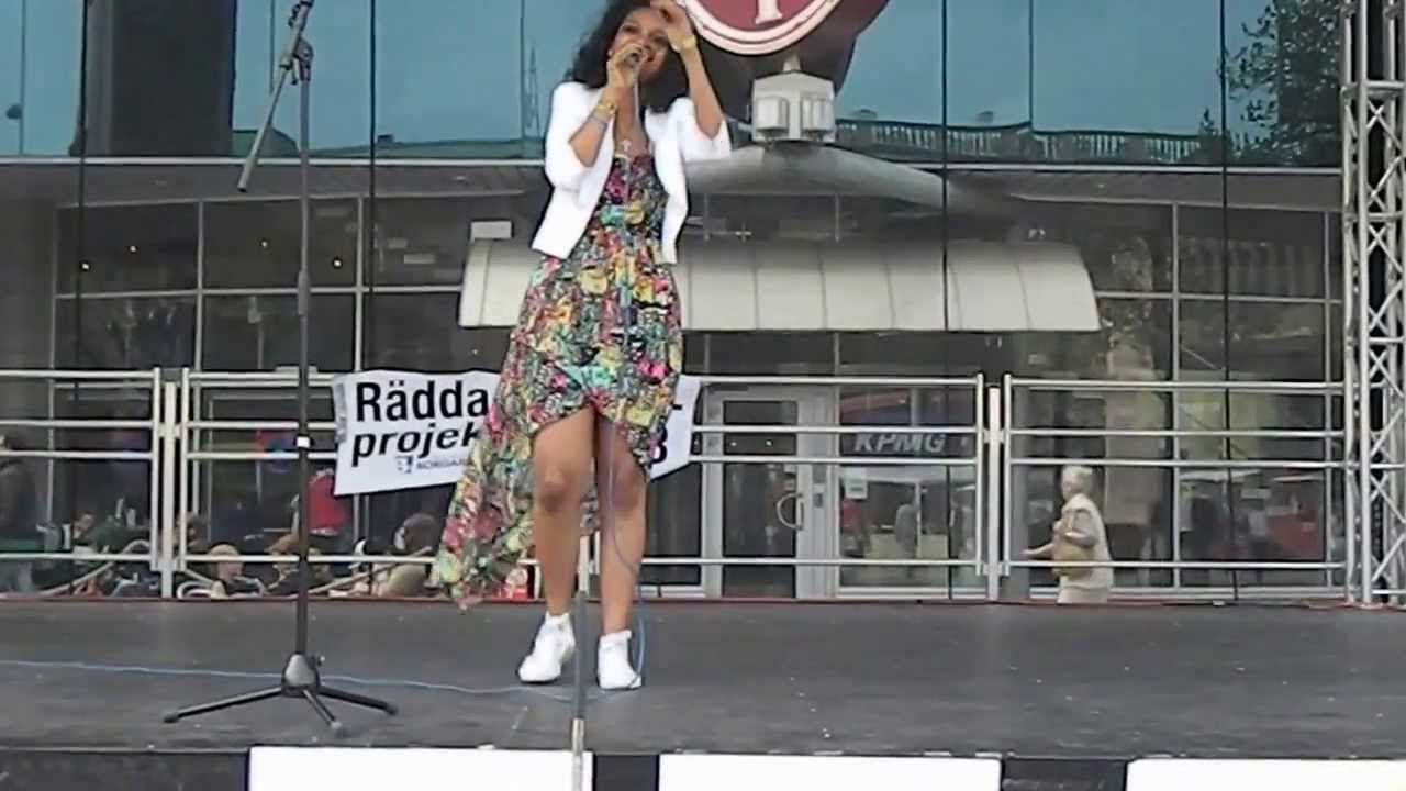Irreplaceable - Beyonce Knowels Cover by Luchia Solomun