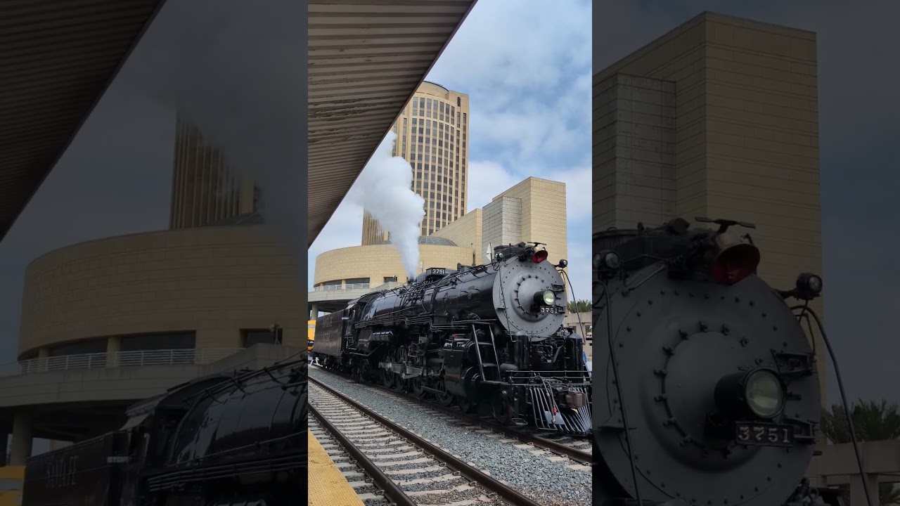 Santa Fe 3751 blows it's whistle!
