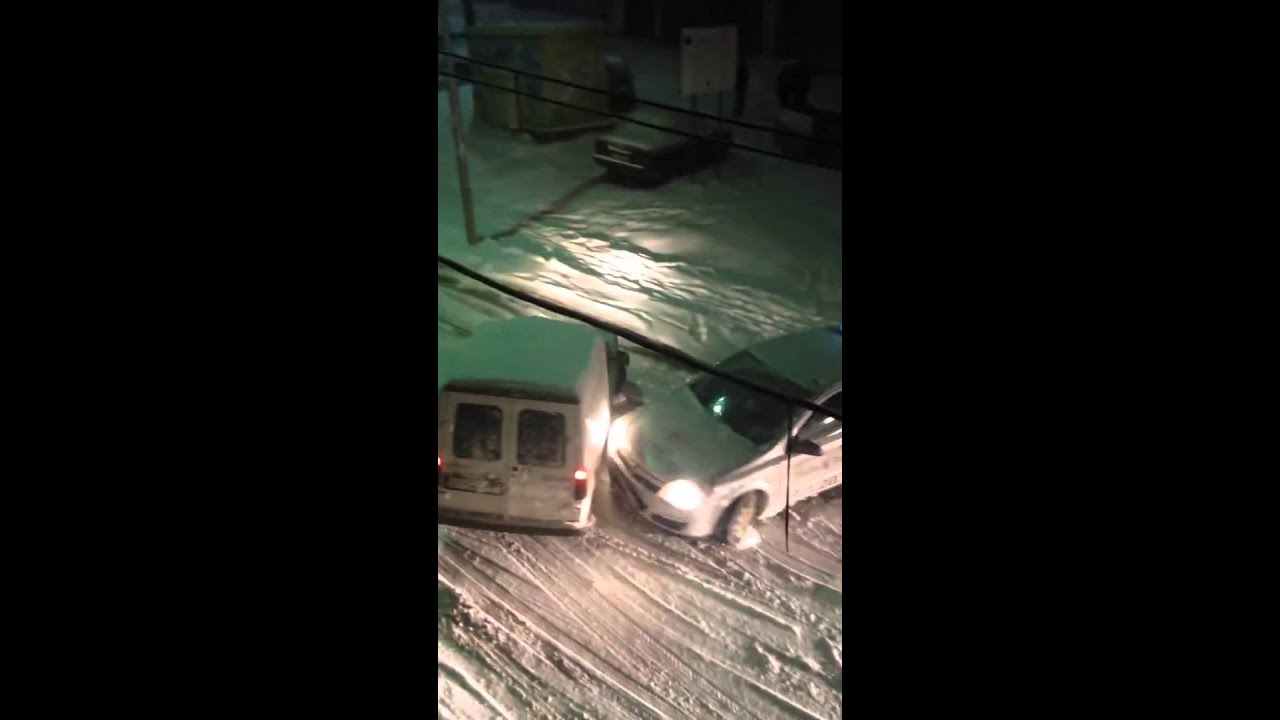 Aksident ne Prishtine nga bora : perplasen makinat - Accidents in Kosovo, Prishtina