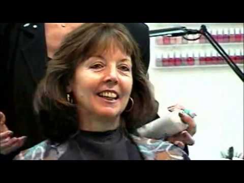 What Does A Cosmetologist Do?