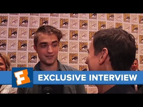 Twilight Breaking Dawn - Robert Pattinson Exclusive Interview | Comic Con | FandangoMovies