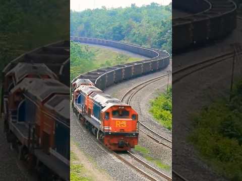 Kereta terpanjang di Indonesia ! KA Babaranjang, hanya ada di SUMATRA #keretaapi #babaranjang