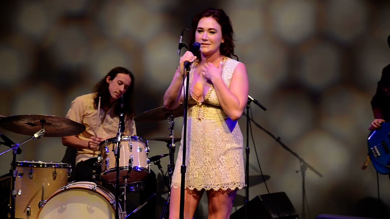 Colleen Rennison - Crawling on the Ceiling (live)