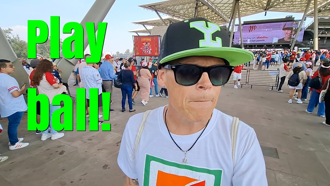 Liga Mexicana de Béisbol / LMB -- Recorrido por puestos de venta de mercancía pirata -- Diablos R...
