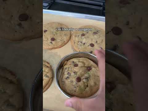 believe it or not, I too sometimes put my cookies too close together 🥸🍪#bakingfail #nestletollhouse