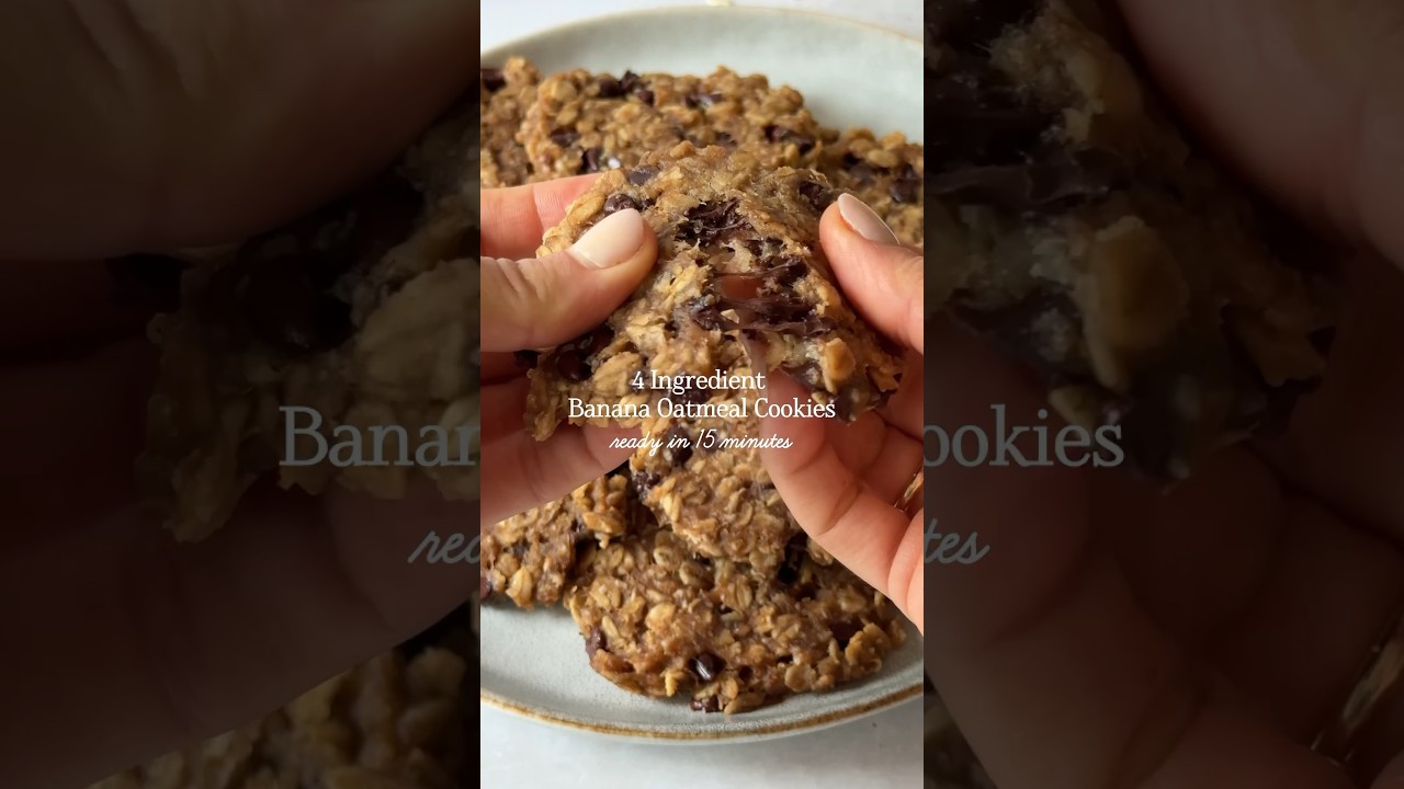 Cookies for Breakfast from a dietitian. 4 ingredient banana oat cookies, a healthy treat. Enjoy! 😊
