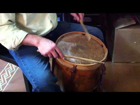 Argentina, Tocando el bombo | Spanish Phonetics