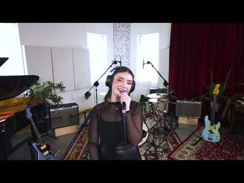 Gina Miles - Hypnotized (Performance Video)