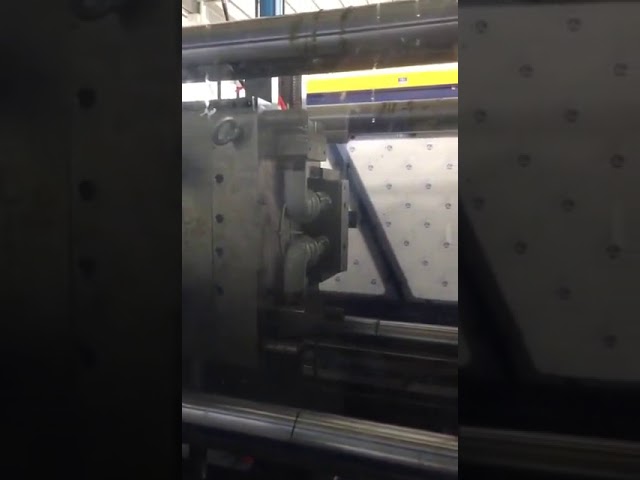 Horizontal Plastic Injection Molding Machine - Door Magnet Catcher ...