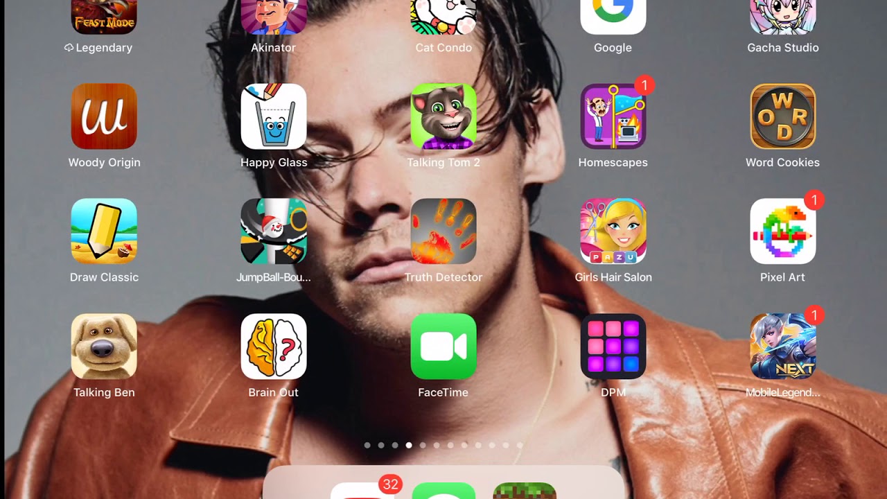 Harry Styles screen on the wallpaper 😘