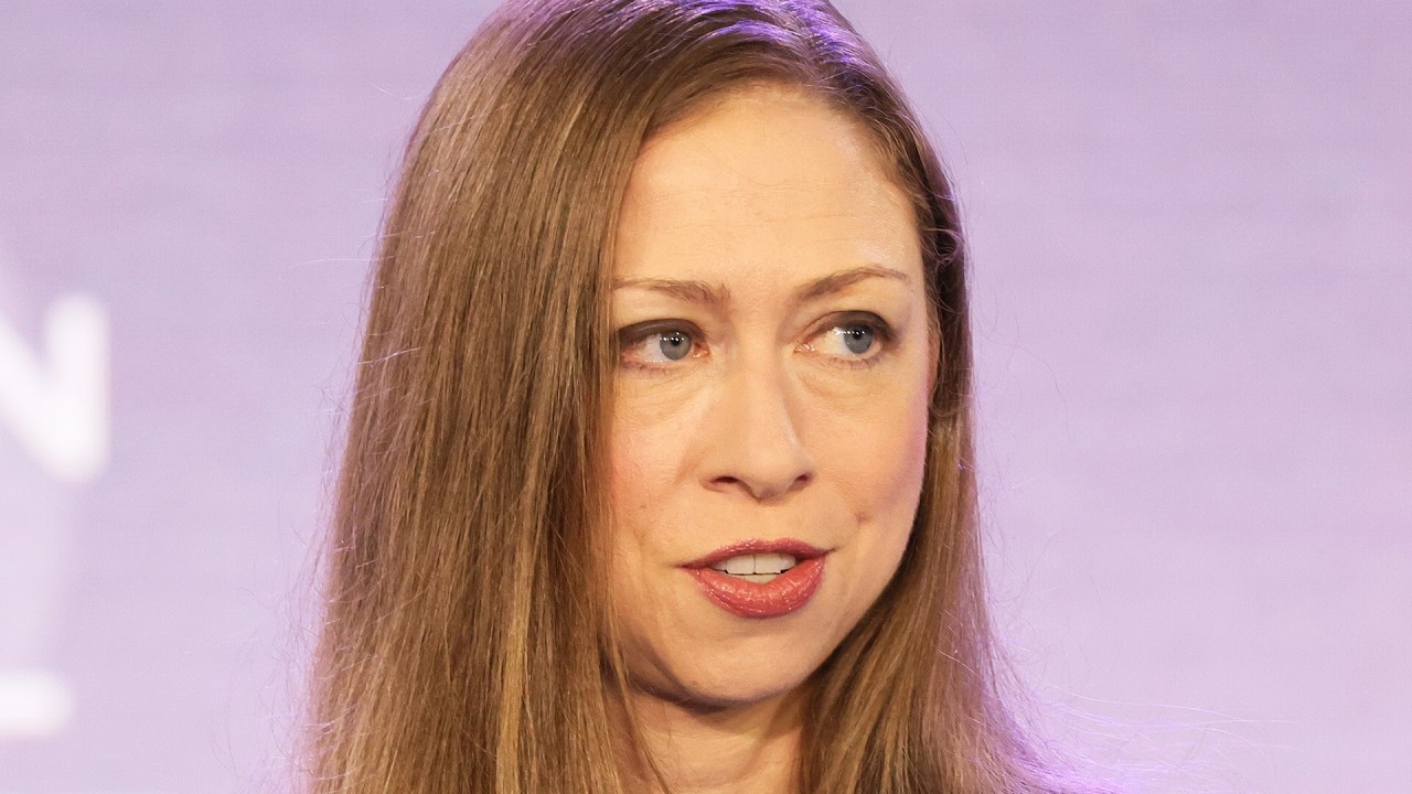 People Don't Think Chelsea Is Bill Clinton's Child & Here's Why