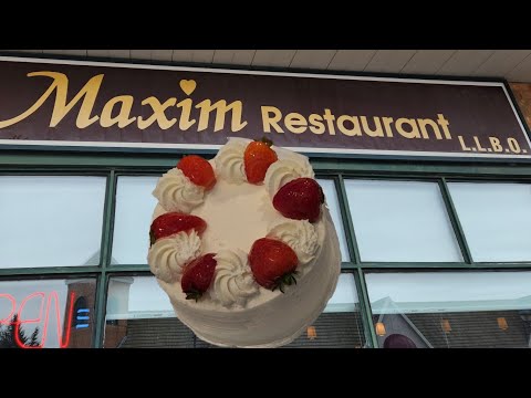 Eating Strawberry Shortcake from Maxim Bakery & Restaurant 美心