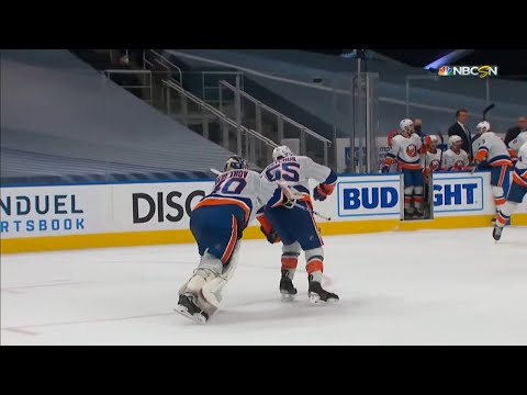 Johnny Boychuk Loses Skate Blade, Semyon Varlamov Shoves Boychuk Towards Islanders Bench